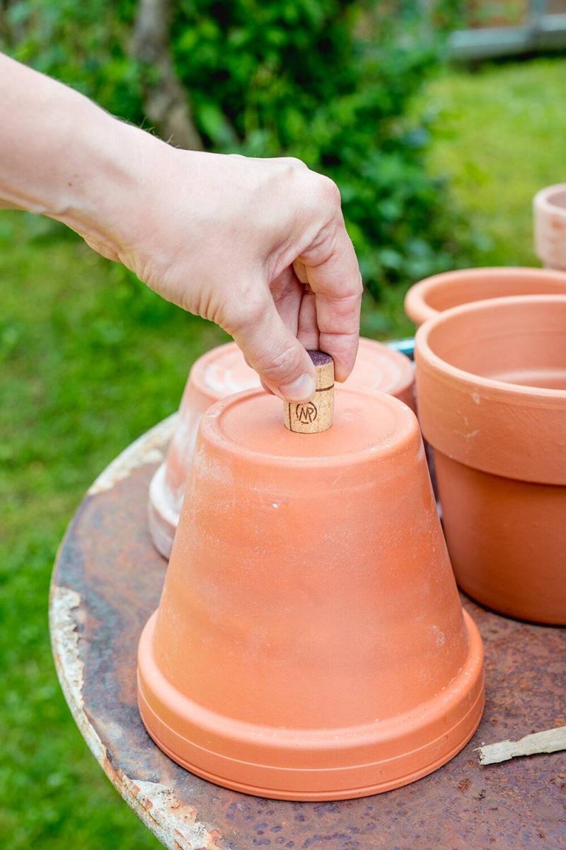 Praktische Gartenbewässerung - Ollas selber bauen - Home and Herbs
